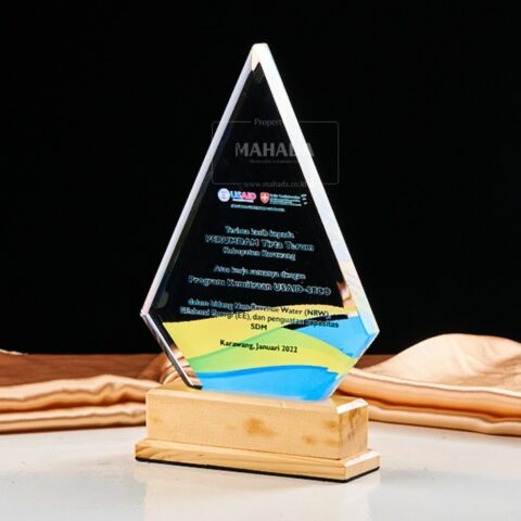 3 Jenis Merchandise Akrilik