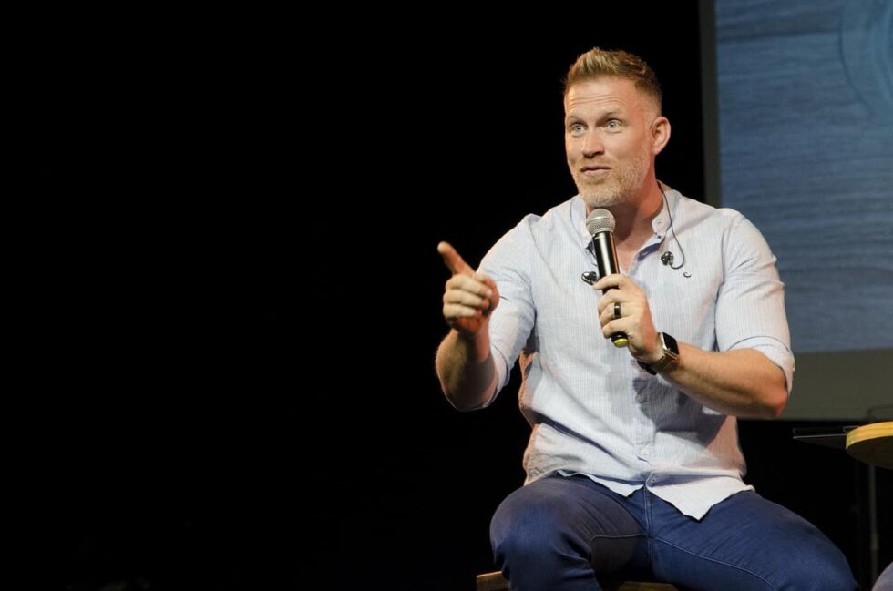 6 Inspirasi Contoh Teks MC Acara Kantor di Berbagai Perhelatan